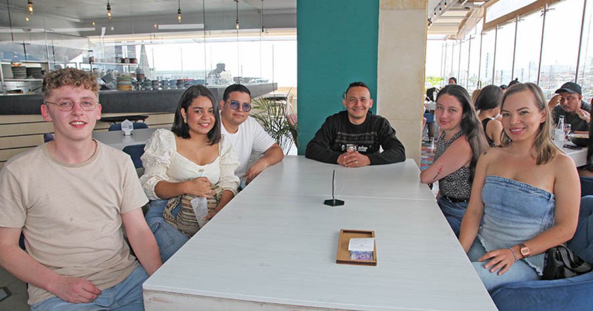 Tarde de amigos en el restaurante La Azotea de Manizales