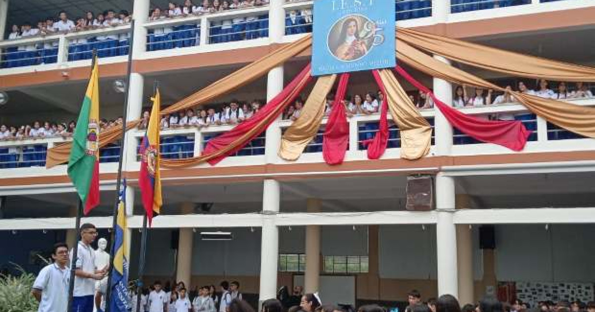 Con el colegio Santa Teresita celebraron por lo alto en Chinchiná (Caldas)